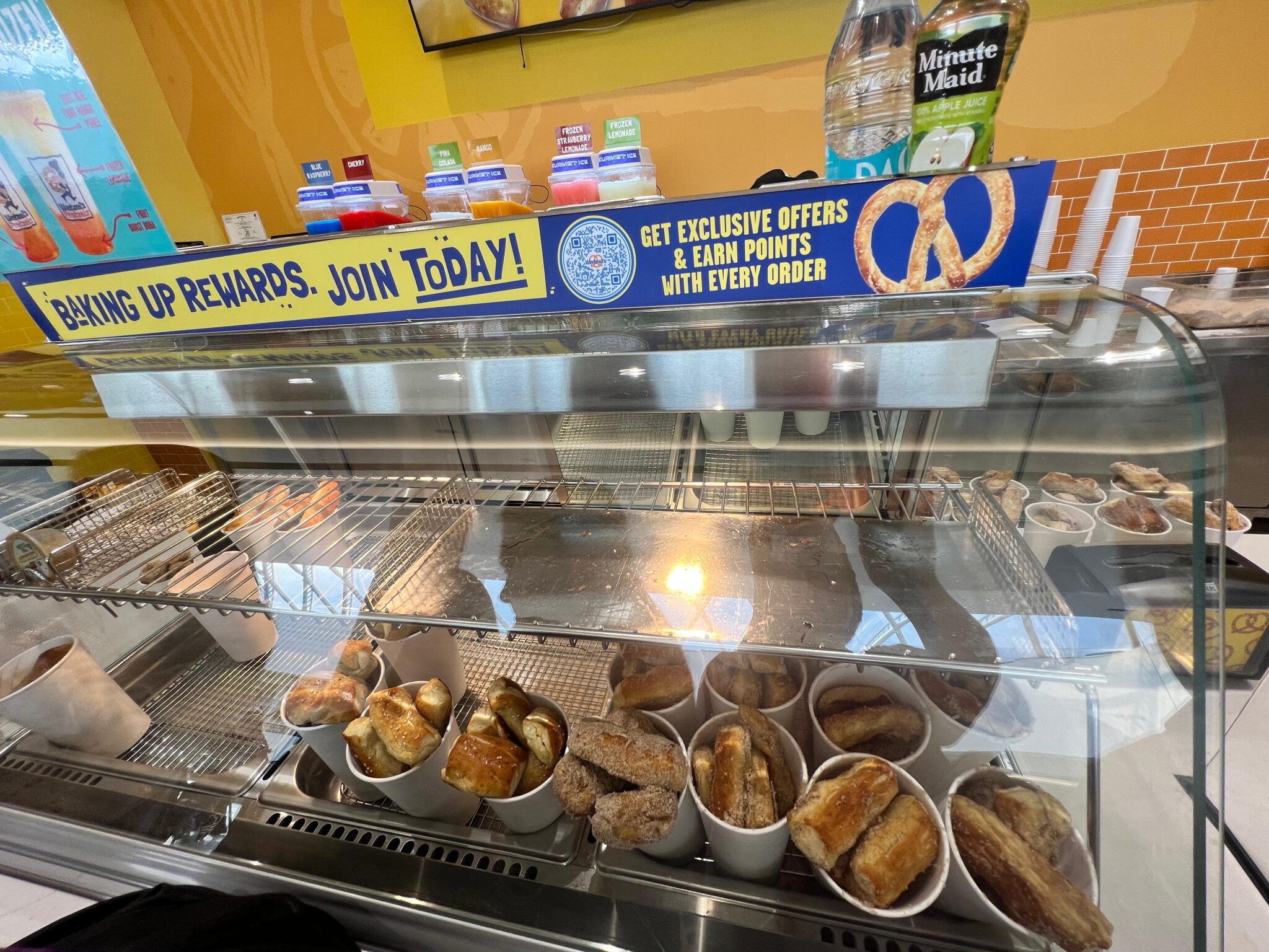 Twisted-by-Wetzels-Pretzels-kosher-american-dream-mall-4 • YeahThatsKosher